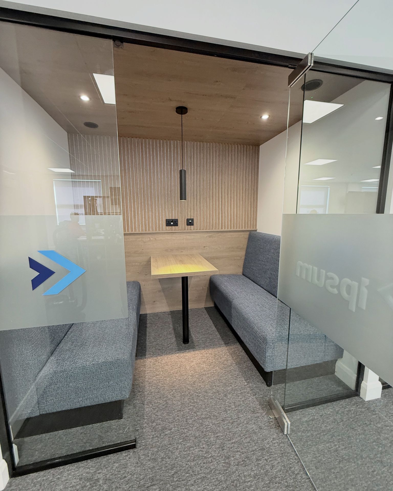 Meeting pods | LUXEworkspace